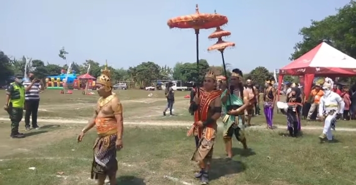 Yayasan Pendidikan Raden Syahid Ngawi Gelar Prosesi Kirab hingga Wayang ...